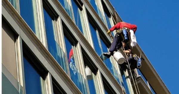 Window Cleaning Water Tanks: What Style Is Best?